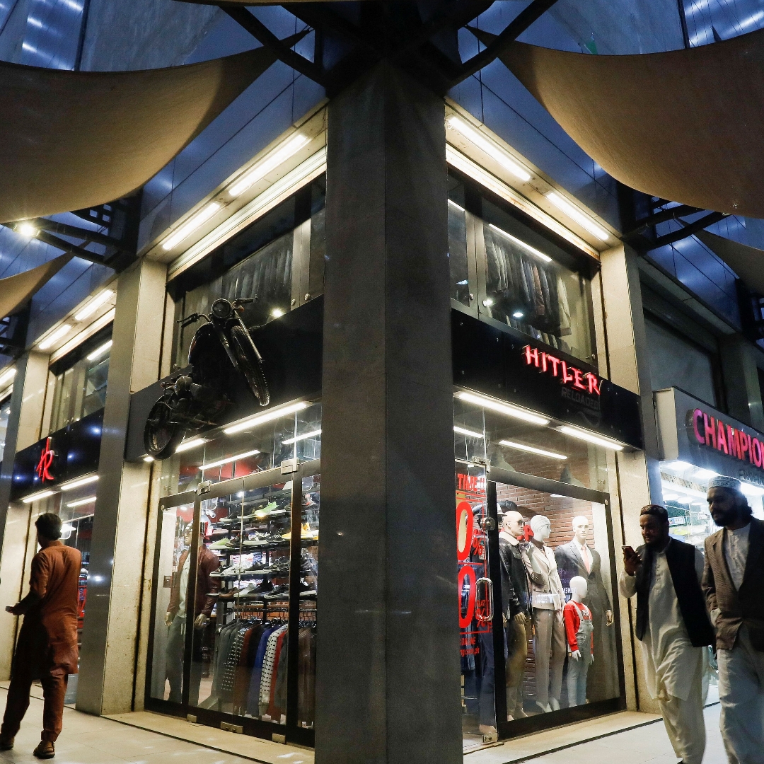 Pakistan to shut malls and markets early to save energy