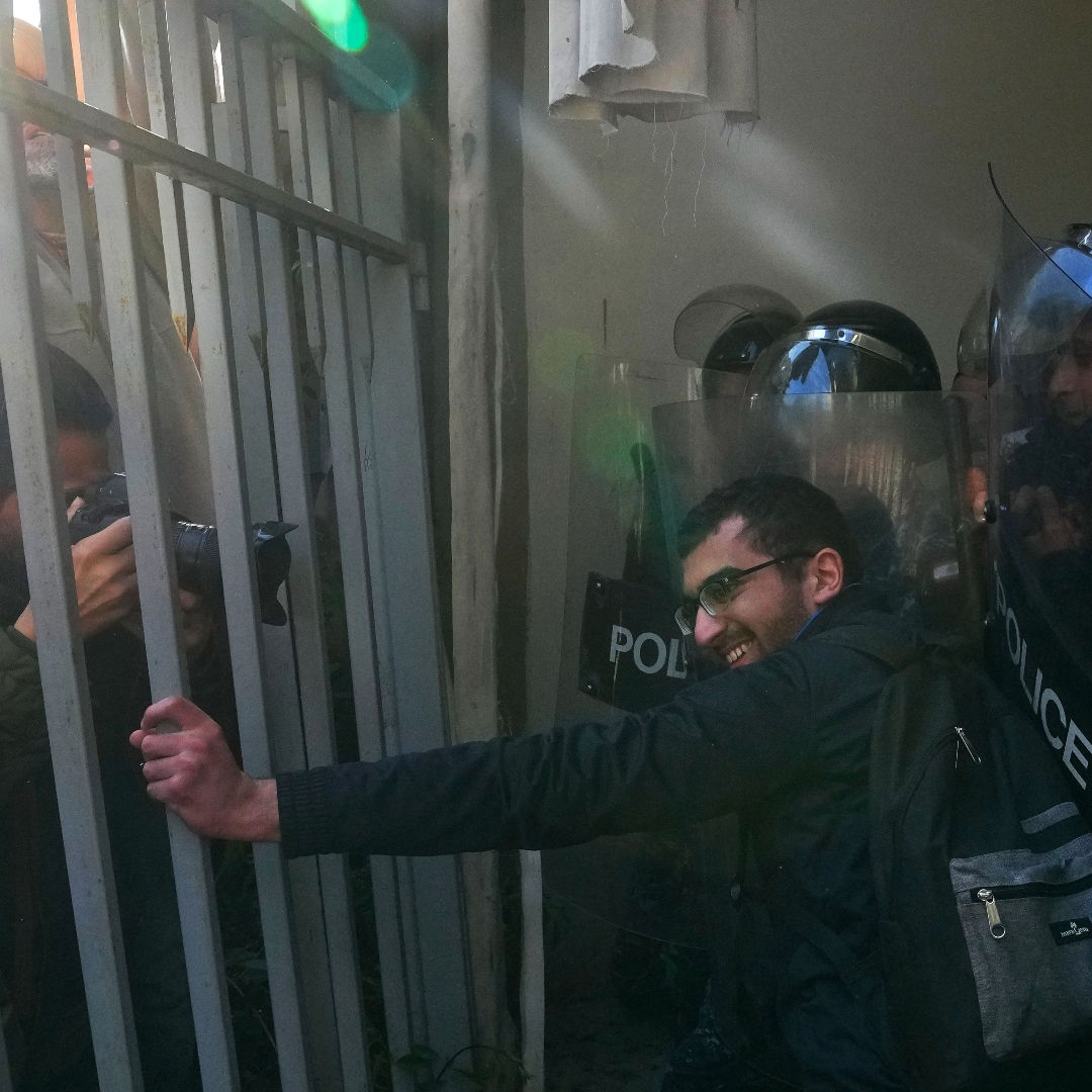 Protest over obstacles to Beirut port blast probe turns violent