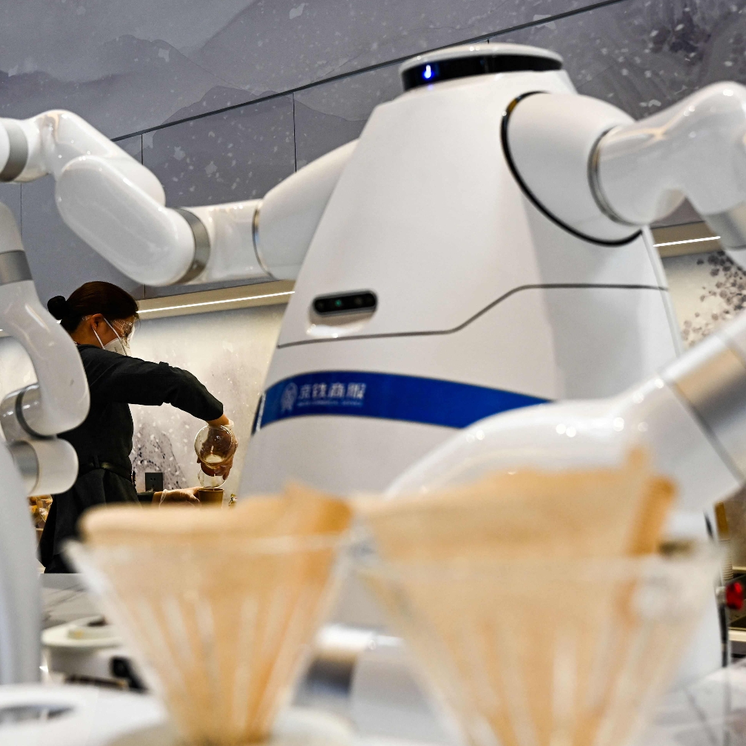Robot serves coffee at Beijing Winter Olympics