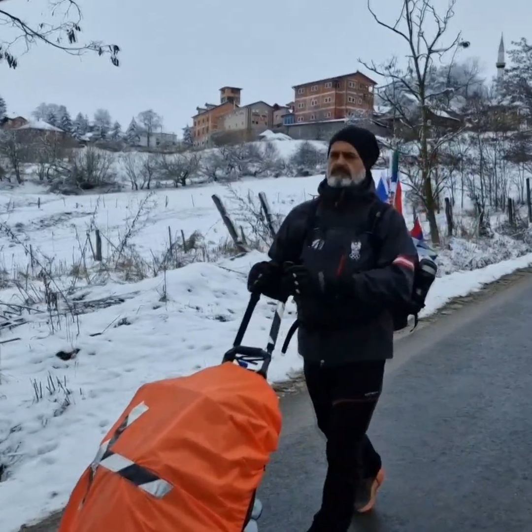 Bosnian man walks from Austria to Makkah for Hajj despite freezing cold