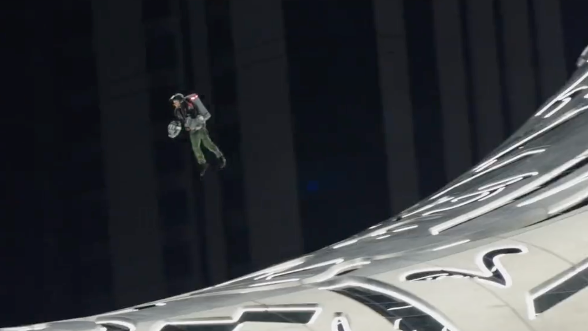 A flying man in Dubai was seen giving out tickets to the Museum of the ...