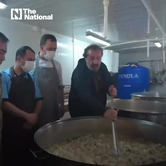 Turkish celebrity chef helps prepare food for earthquake victims