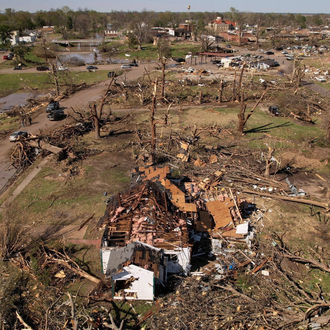 Mississippi tornadoes and storms leave at least 25 dead