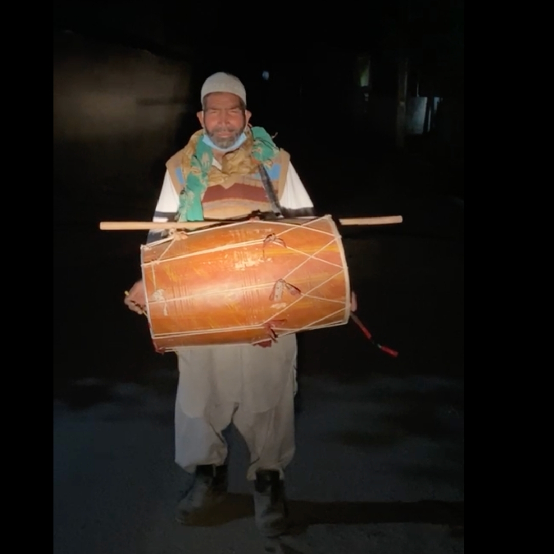 Kashmiri Ramadan drummer wakes the faithful with evocative poems