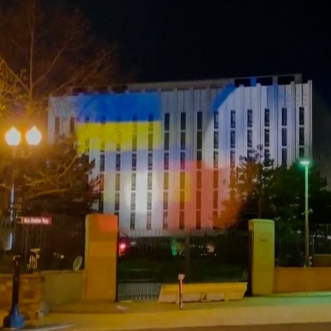 Ukrainian flags projected on to Russian embassy in Washington DC