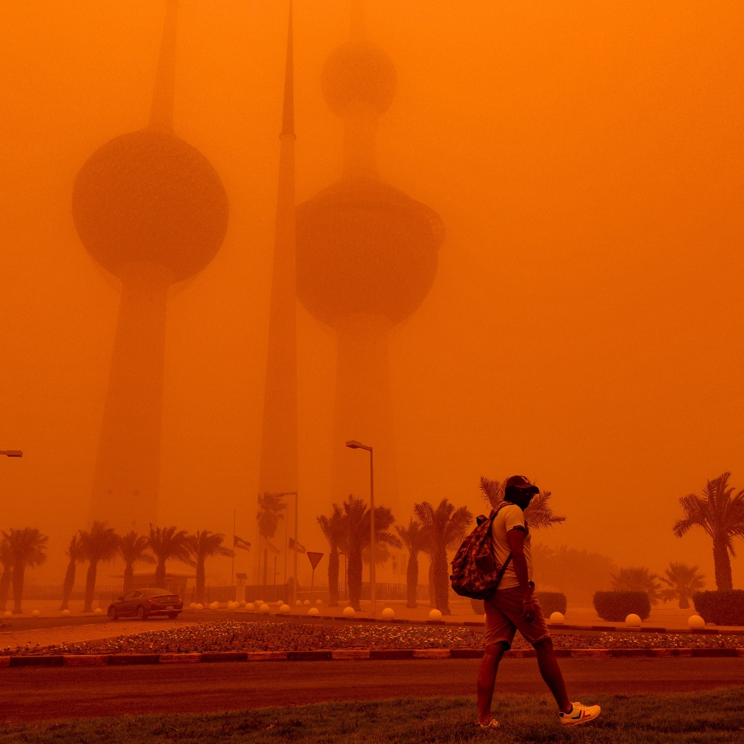 Kuwait turns orange as sandstorm sweeps in