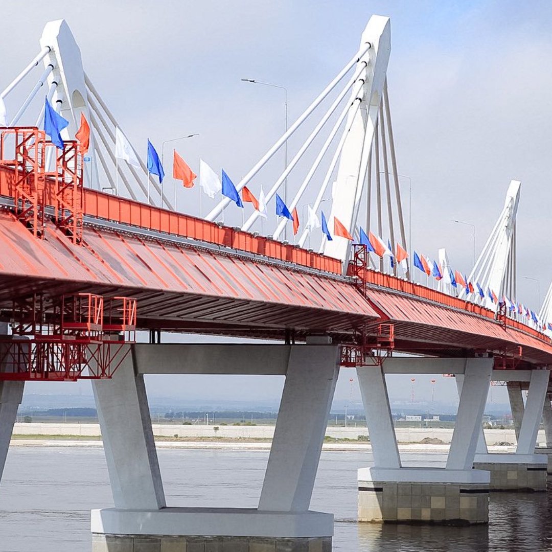 First major road bridge connecting Russia and China opens