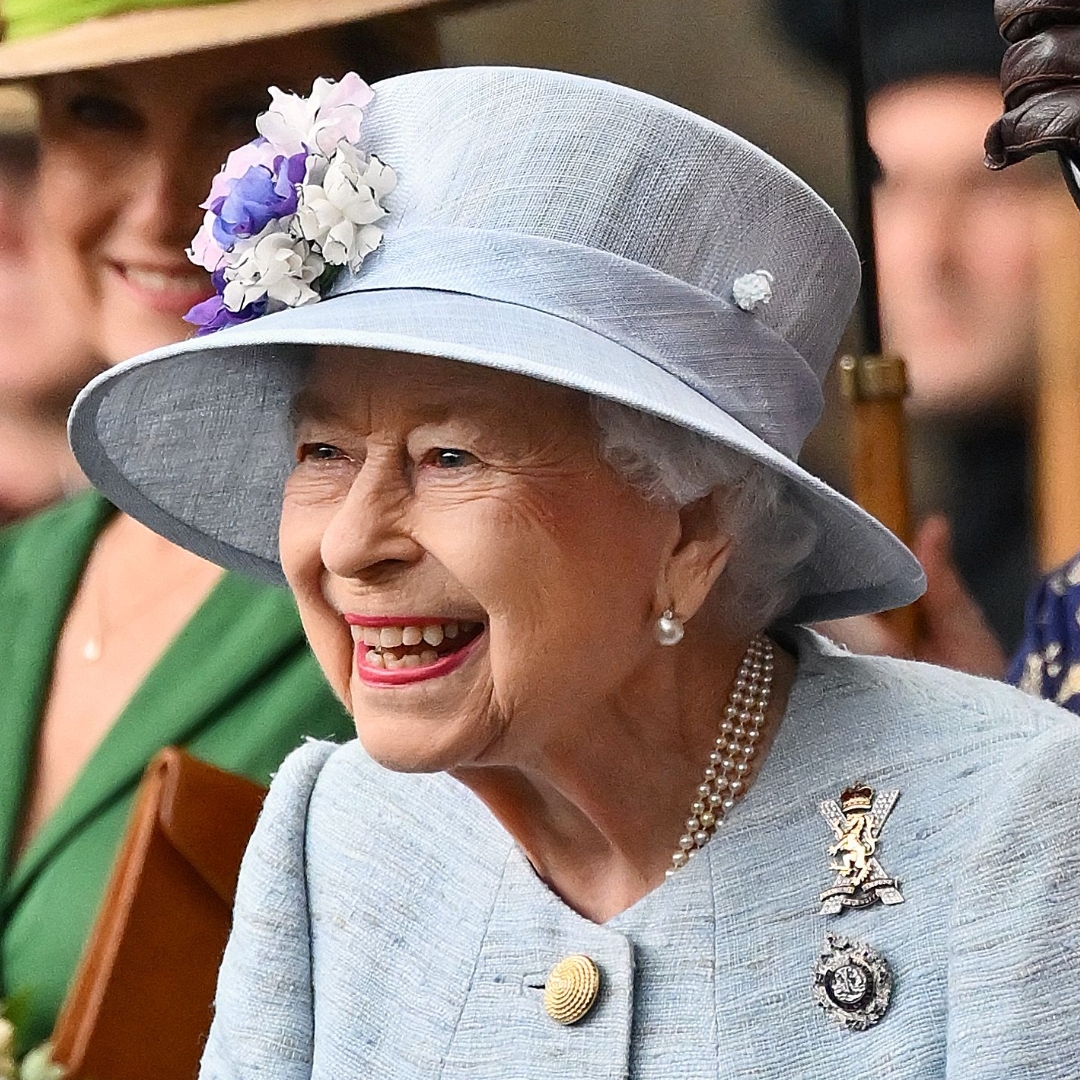 Queen Elizabeth attends Edinburgh ceremony in first public appearance ...
