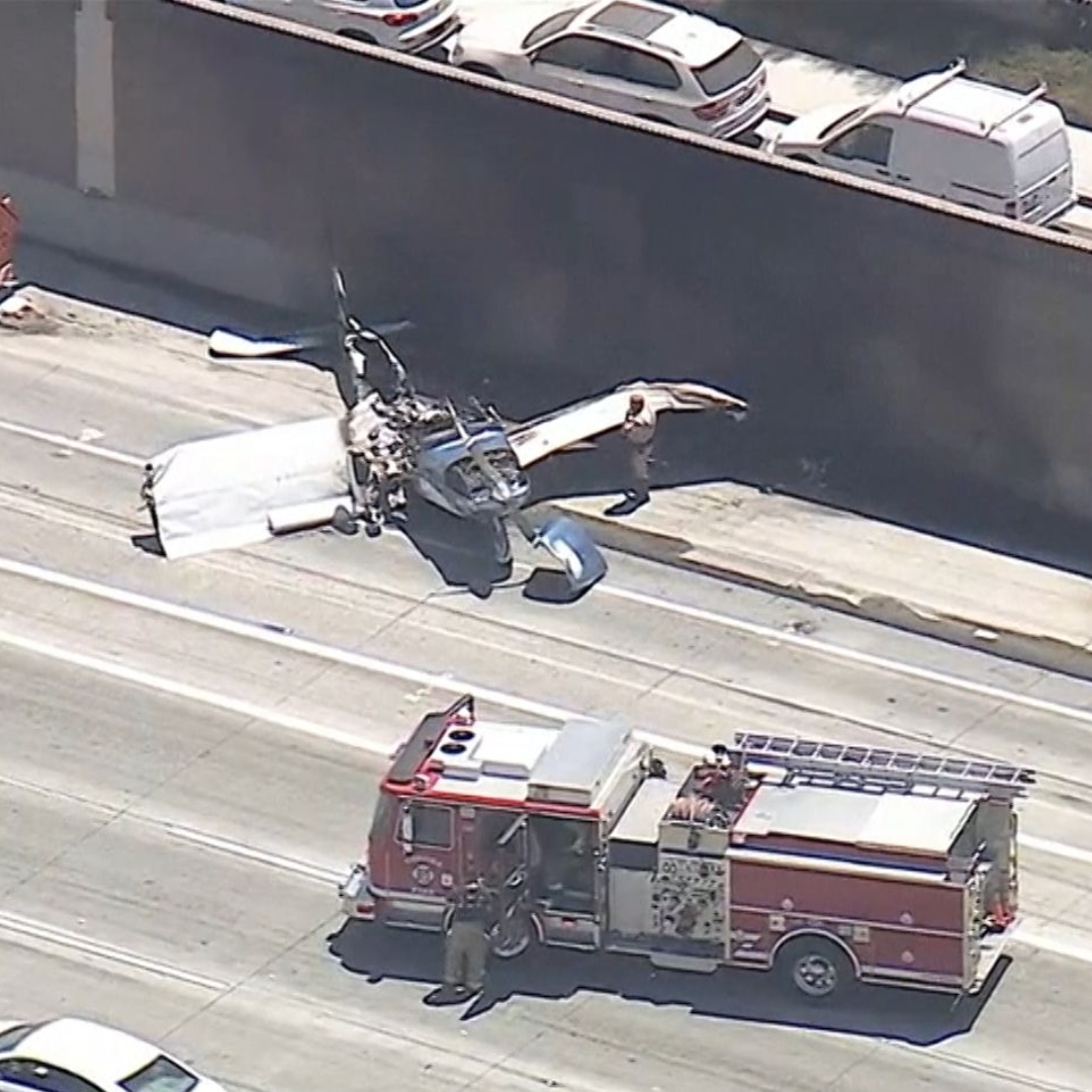 Plane Crash Lands On California Motorway And Catches Fire - TrendRadars