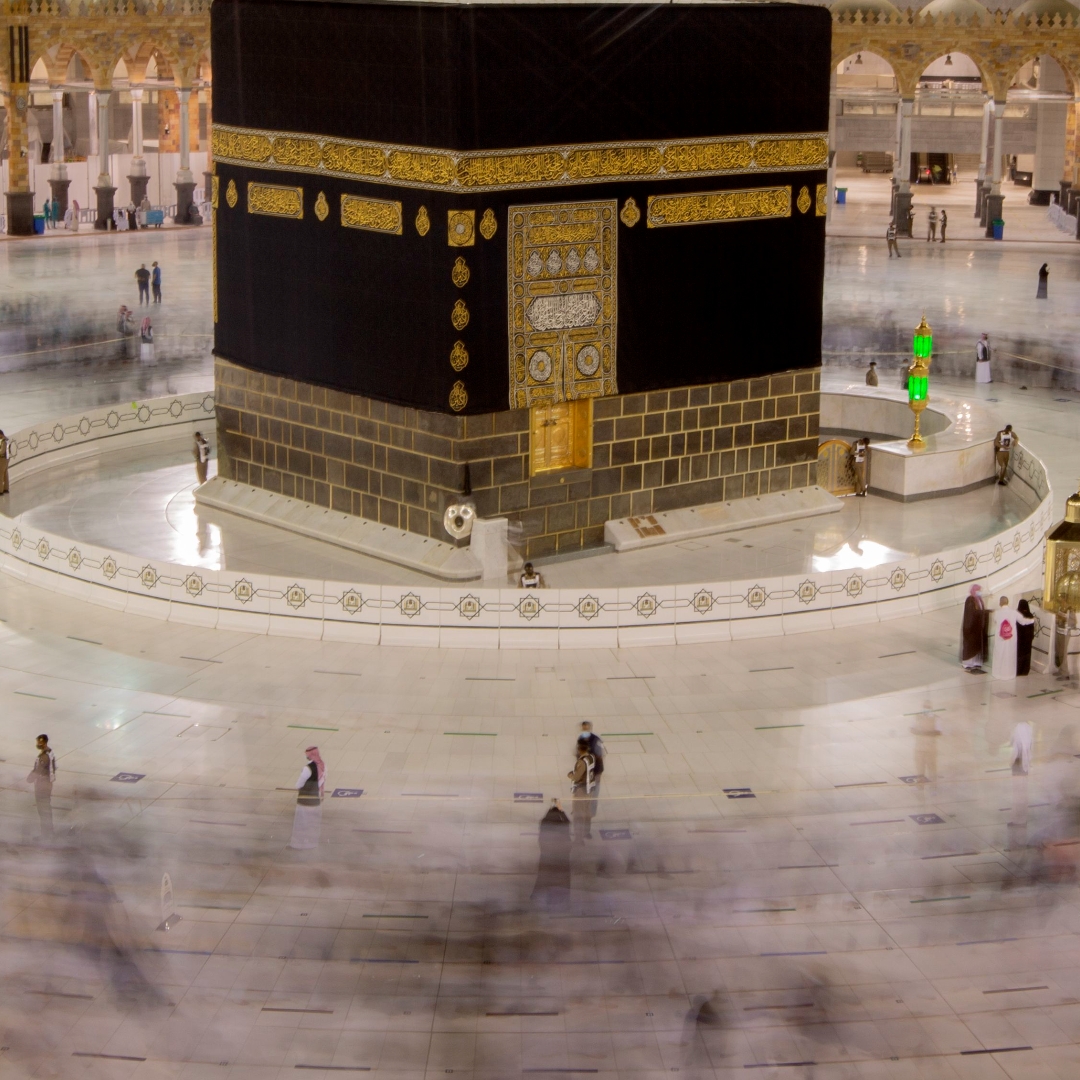 Time-lapse video shows the ritual cleaning of the Holy Kaaba
