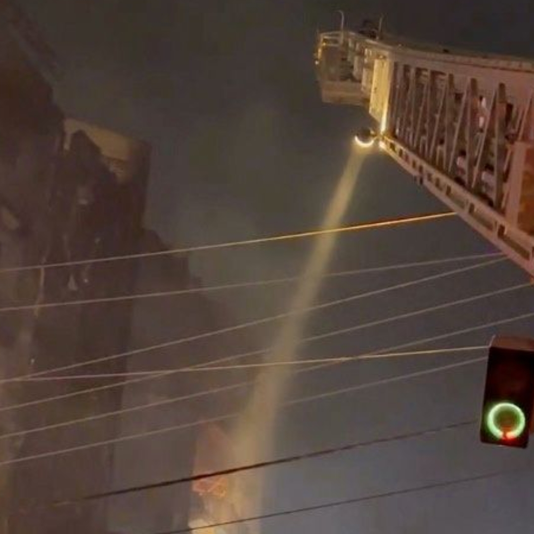 Huge fire damages hotel in Iraqi city of Erbil