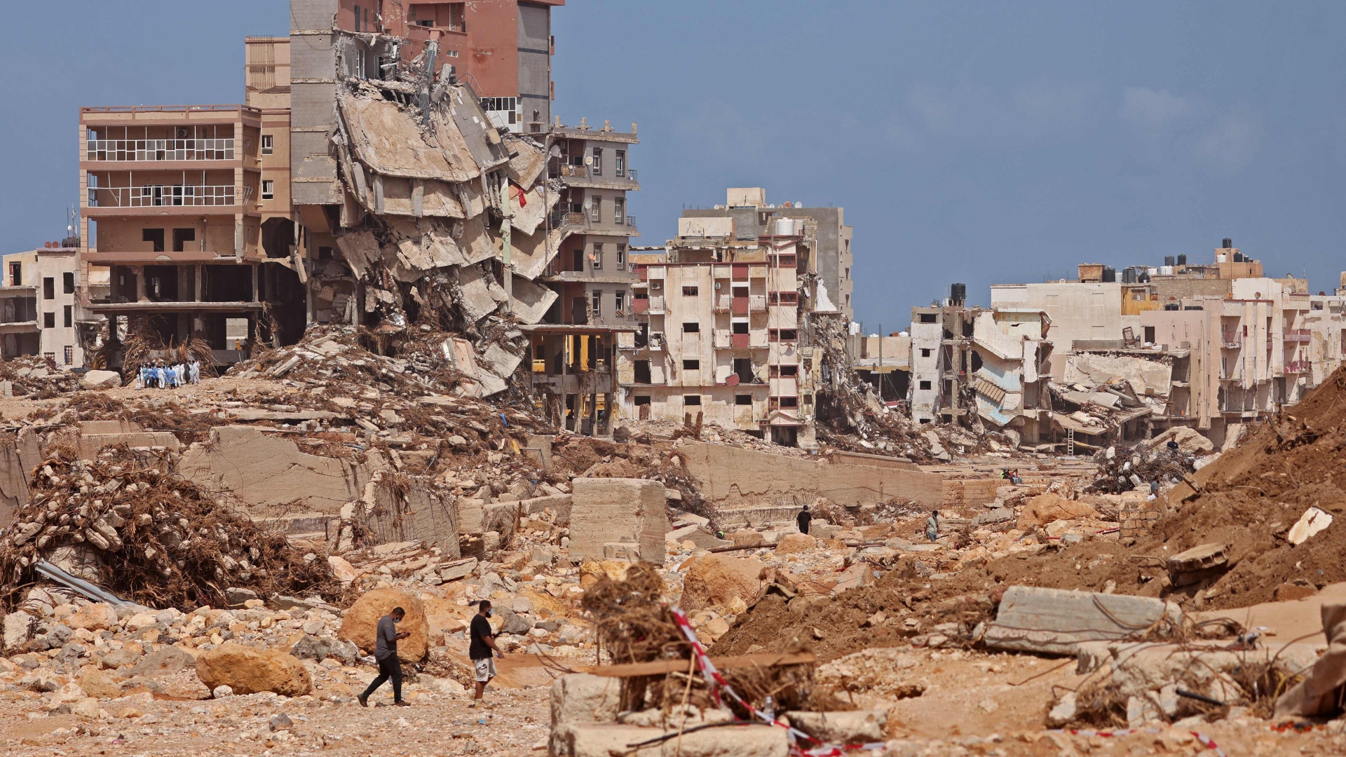 Scuba divers to retrieve bodies from Derna shoreline