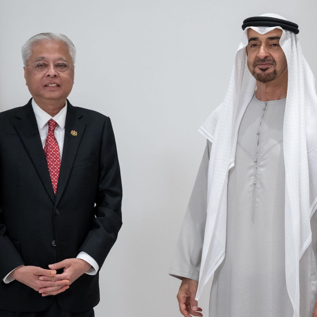 President Sheikh Mohamed receives Malaysian Prime Minister