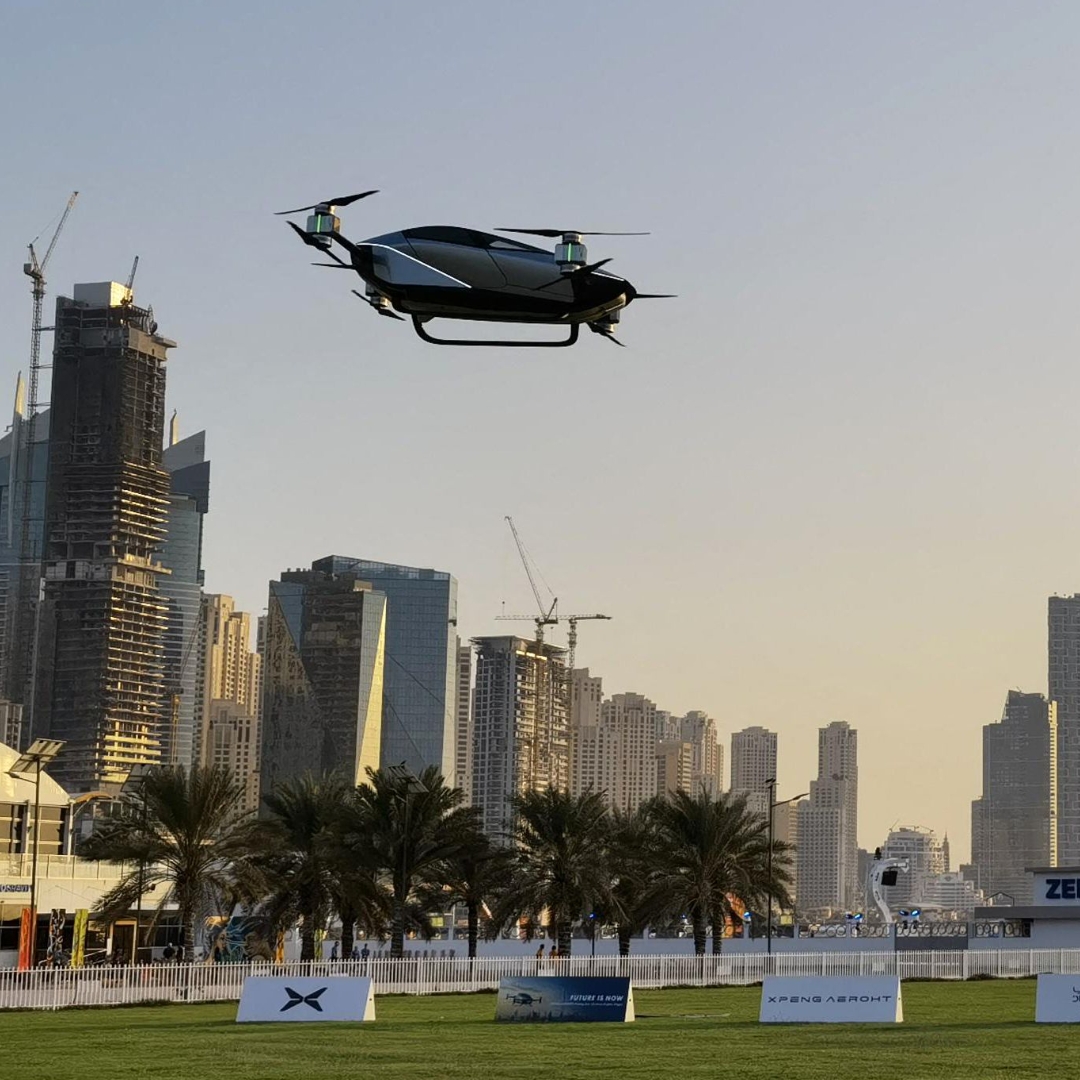 Flying car takes first public flight in Dubai
