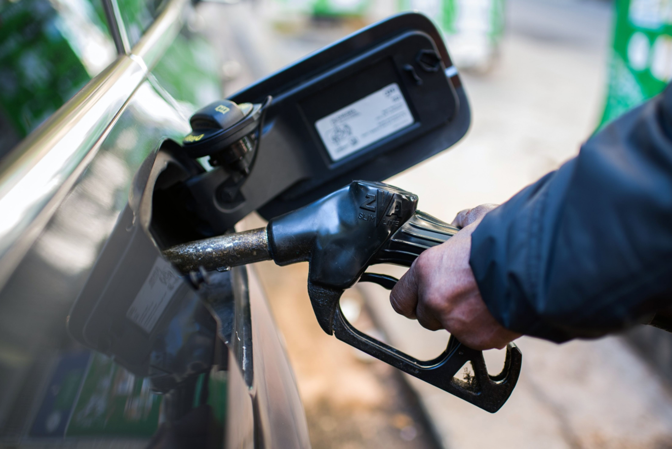 Long petrol queues becoming familiar sight in France