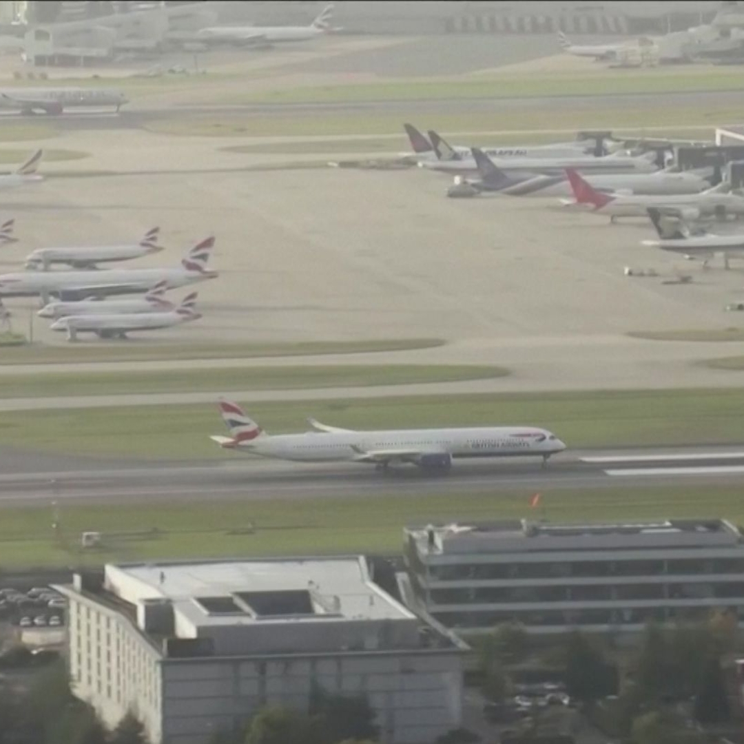 US-bound flights perform dual take off from London Heathrow