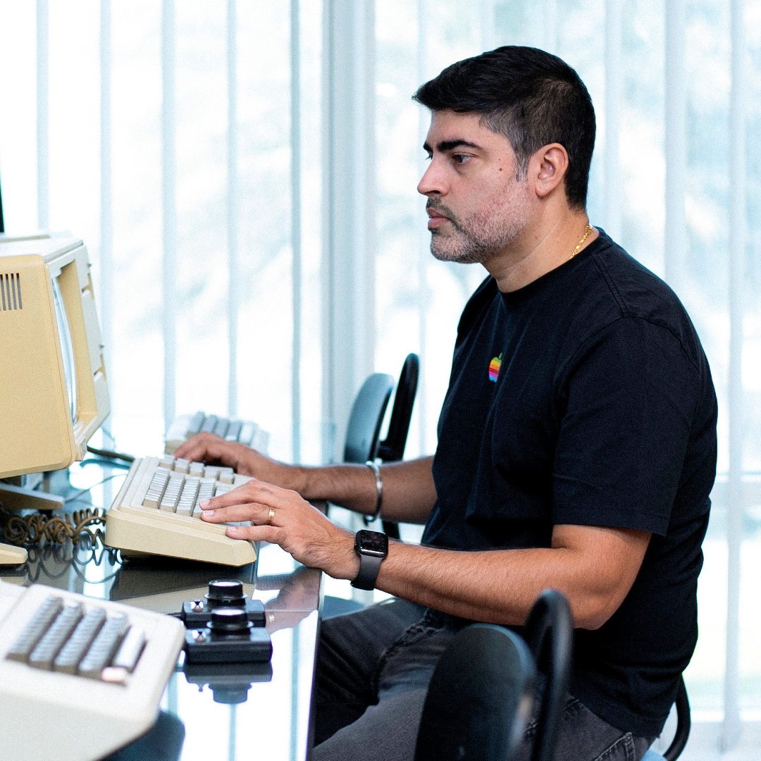 Check Out Apples Biggest Fan In The Middle East