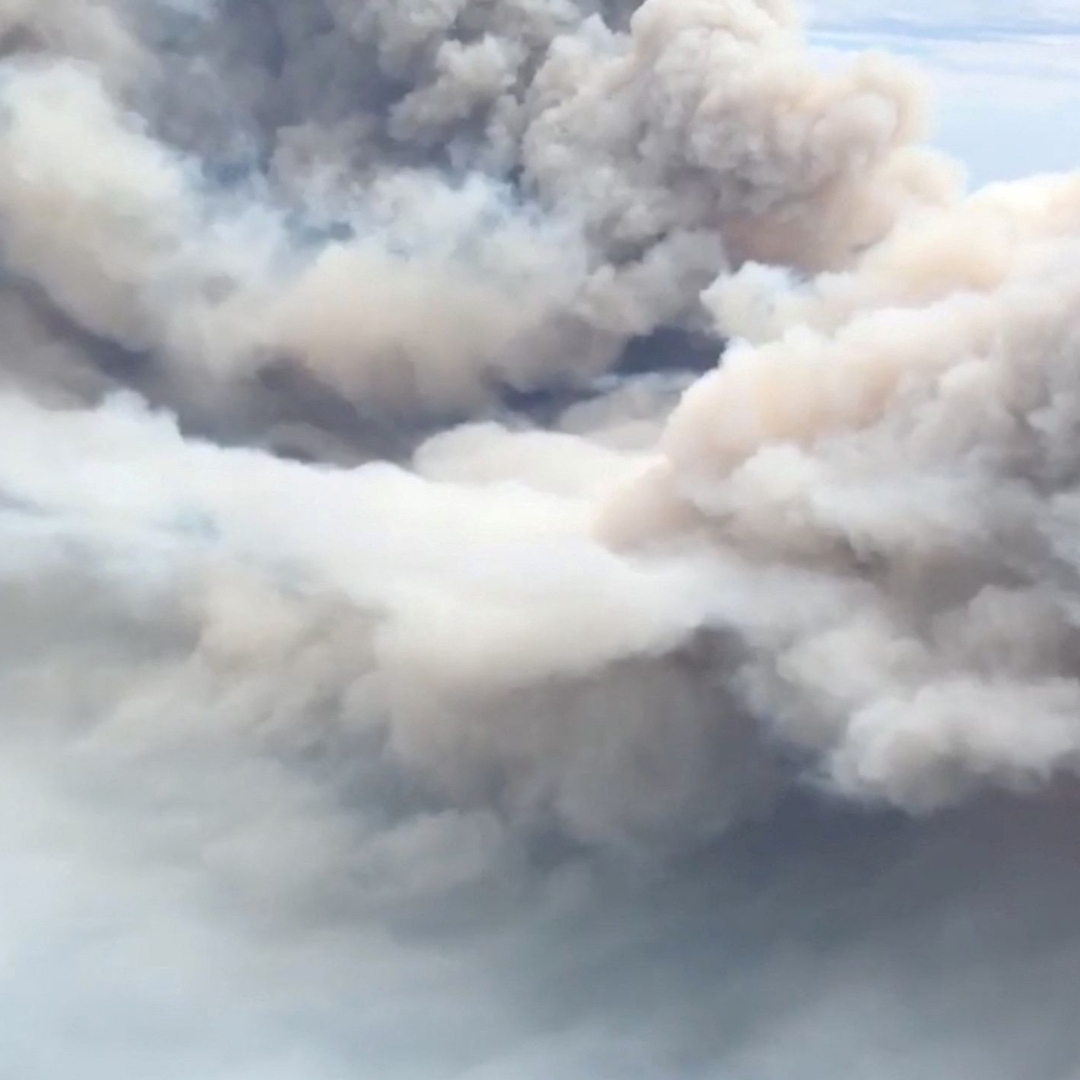 Heavy smoke fills the sky as bushfires in Western Australia rage on